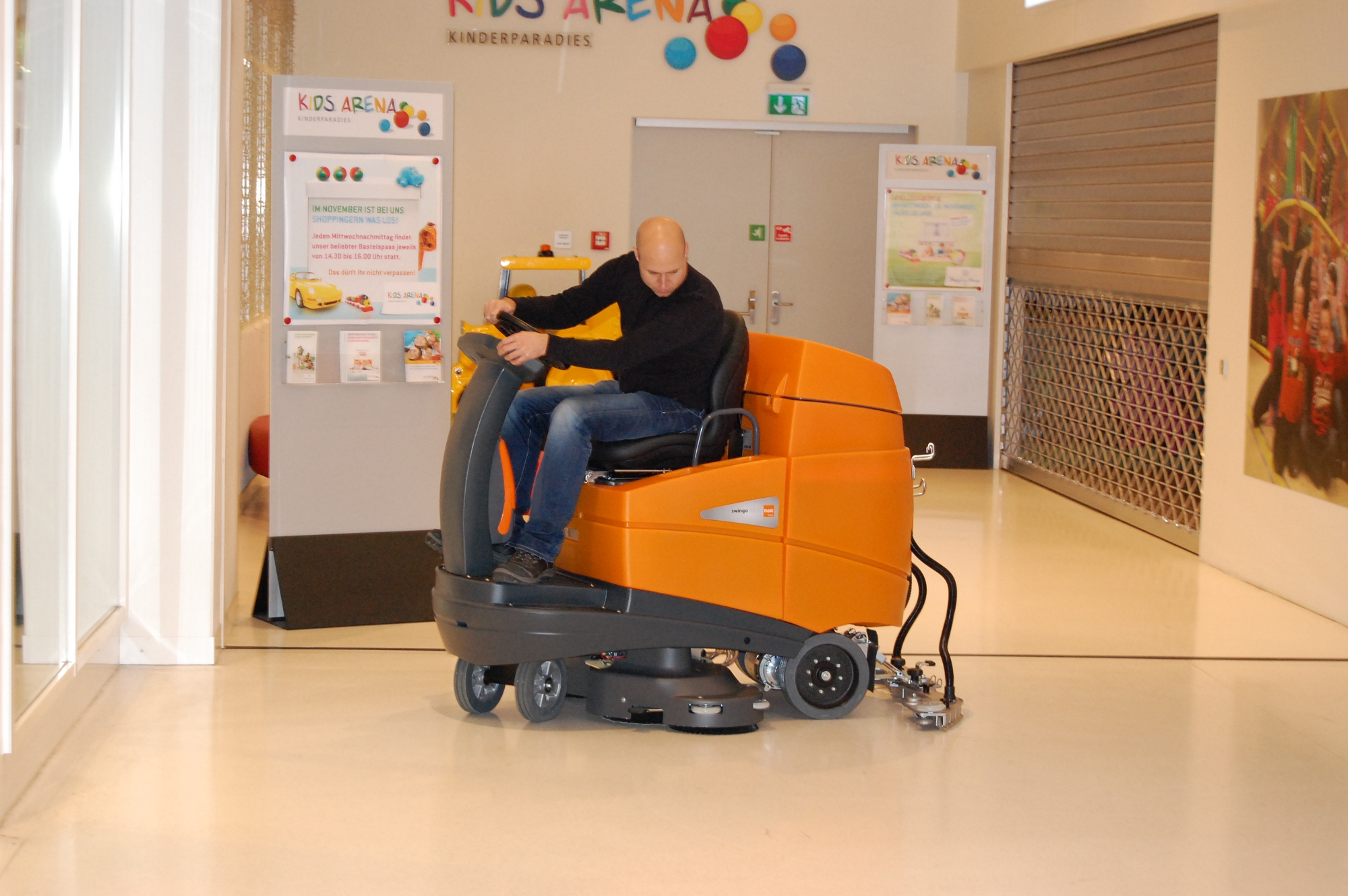 DIV12/47: Biggest & Most Productive Scrubber Drier (20 November 2012 ...